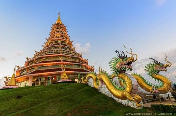 Wat Huay Pla Kang Chiang Rai - Bon Voyage Thailand
